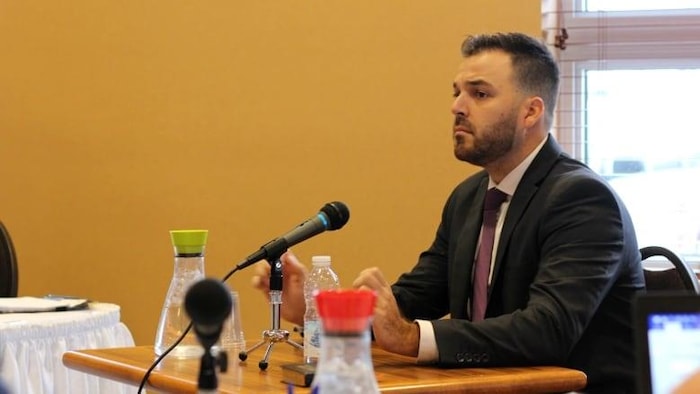 Le policier Mathieu Boudreau explique pourquoi il a tiré sur Michel ...