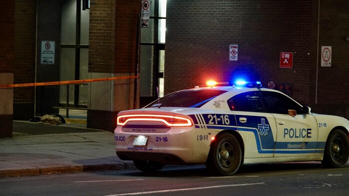 Un homme blessé par arme blanche au centre-ville de Montréal | Radio-Canada