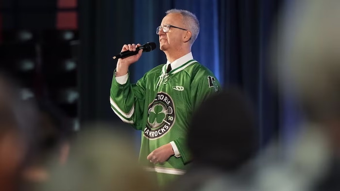 Un animateur radio connu à Victoria accusé de leurre d’enfants | Radio ...