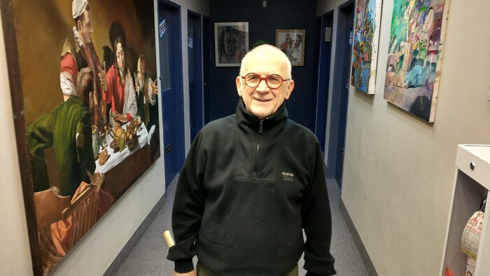 Un peintre met en valeur les visages du Downtown Eastside | Radio-Canada