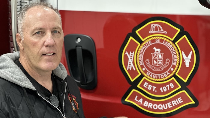 Alain Nadeau accroche son casque après 45 ans comme pompier volontaire ...