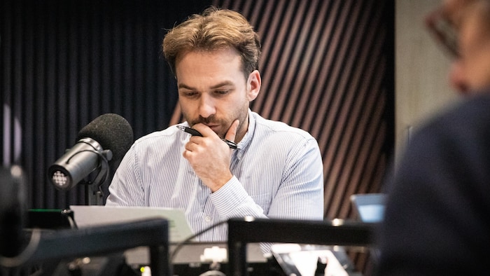 Hors d’ondes avec Alexandre : l’éclipse médiatique de François Legault ...