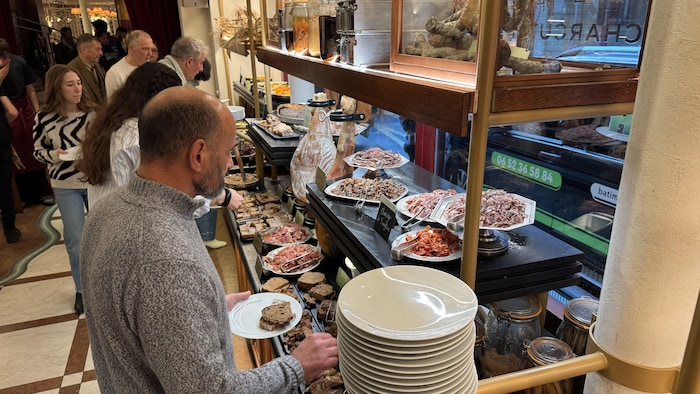 Les buffets gastronomiques parisiens, un succès à volonté? | Radio-Canada