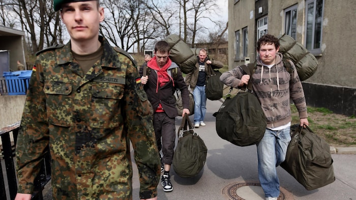 Vers un retour du service militaire en Europe? | Radio-Canada