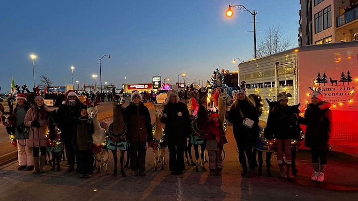 Des milliers de personnes dans les rues de Moncton pour le défilé du ...