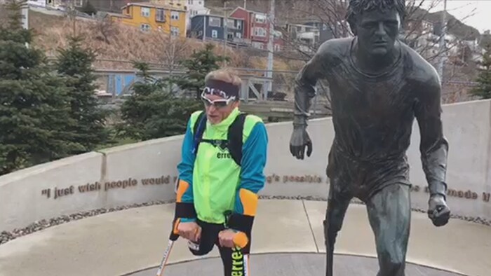 Un Français entreprend le marathon de Terry Fox | Radio-Canada