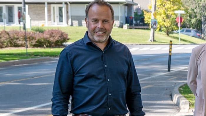 Le DG de L’Ancienne-Lorette accusé d’action indécente et de voies de fait | Radio-Canada