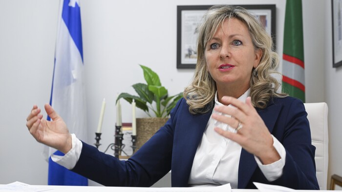 Legault réitère sa confiance en sa ministre Andrée Laforest | Radio-Canada