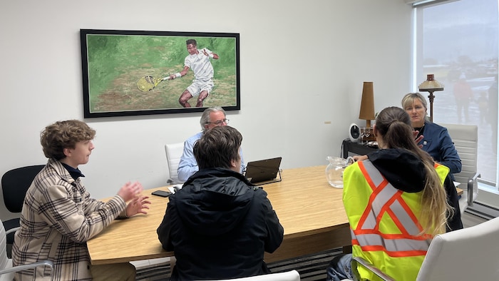 Des étudiants en grève pour réclamer des stages rémunérés | Radio-Canada