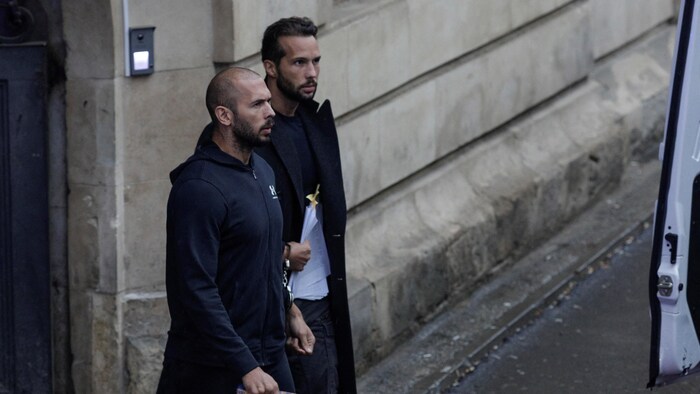 Roumanie : l’influenceur britannique Andrew Tate reste en détention ...