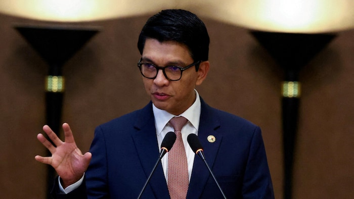 Madagascar : le président refuse catégoriquement de démissionner ...