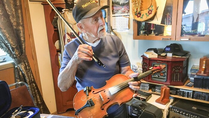 Décès d’Angus Beaulieu, légende du violon aux Territoires du Nord-Ouest ...