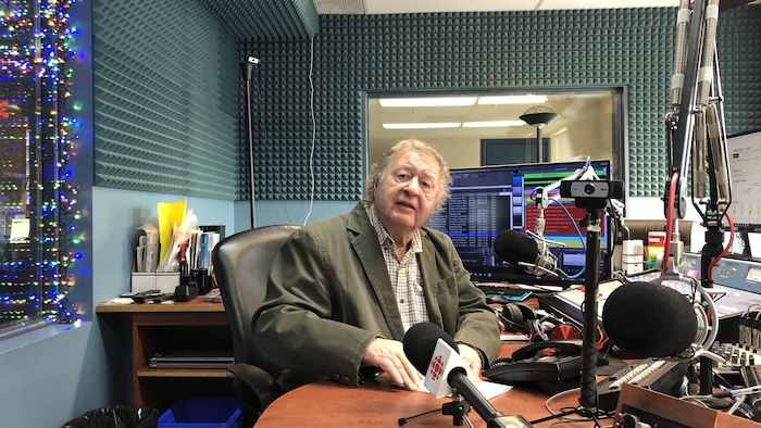 Jean Brisson termine une autre saison à la radio… à 90 ans ! | Radio-Canada