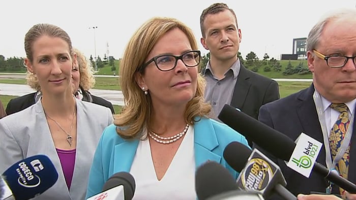 Anne Guérette veut enterrer le projet d’anneau de glace couvert | Radio ...