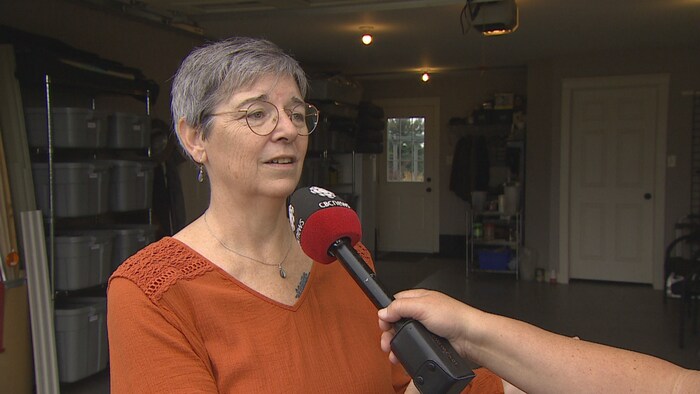 À l’île, des propriétaires de panneaux solaires veulent pouvoir ...