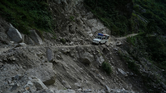 Des pommes, des poules et des abeilles pour le Népal | Radio-Canada