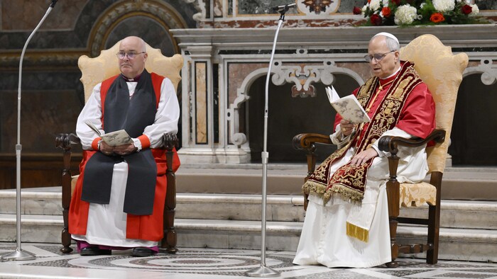 Le pape et le roi Charles III prient ensemble, une première historique ...