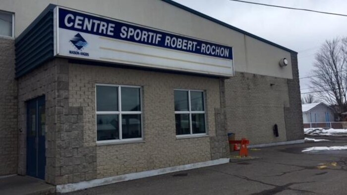 L'aréna Robert-Rochon fermé en raison d'une fuite d'ammoniac | Radio-Canada