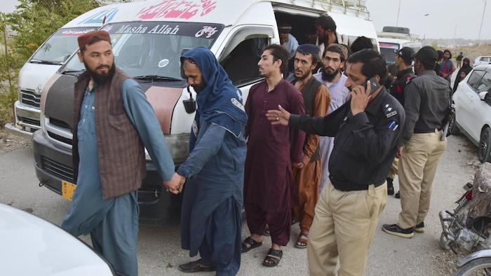Plus de 165 000 migrants afghans ont quitté le Pakistan avant la date d’expulsion | Radio-Canada