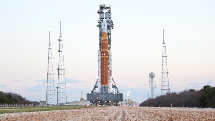 La fusée de la mission Artemis II se dirige à nouveau vers sa rampe de ...
