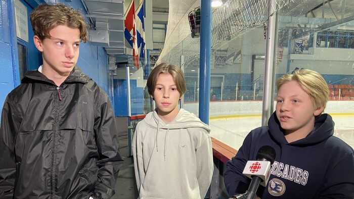 Une pénurie d’arbitres de hockey anticipée dans plusieurs régions du Québec | Radio-Canada