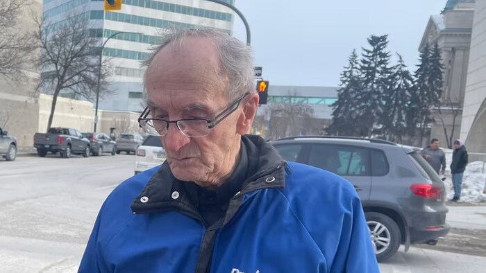 Le prêtre à la retraite Arthur Massé rejette toutes les accusations à ...