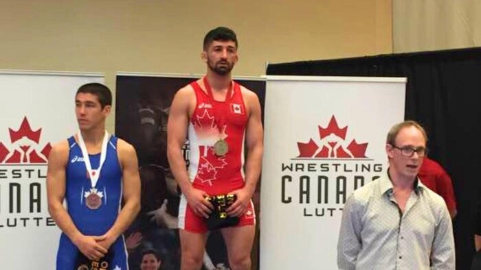 Une ex-lutteuse devant le retour d’un entraîneur qu’elle a dénoncé pour ...