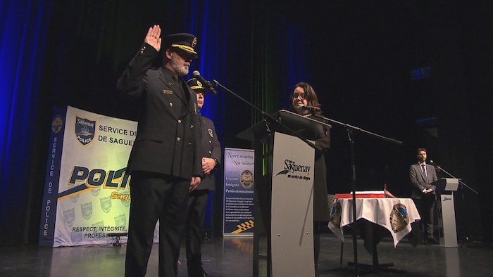 Le nouveau chef de la police de Saguenay est assermenté | Radio-Canada