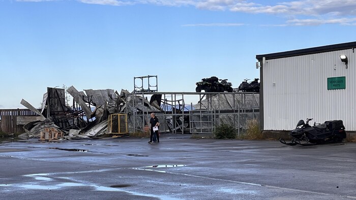 Incendie dans un commerce de Sept-Îles | Radio-Canada