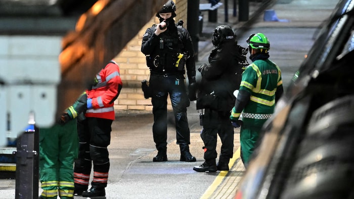 Attaque au couteau à bord d’un train au Royaume-Uni : 10 blessés, dont ...