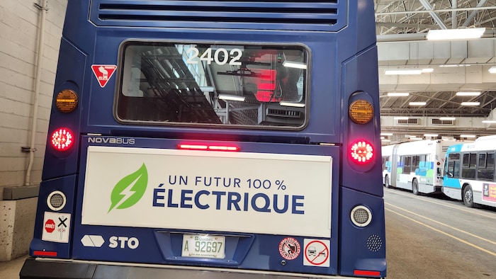 Les premiers bus électriques de la STO sont en service sur les routes ...