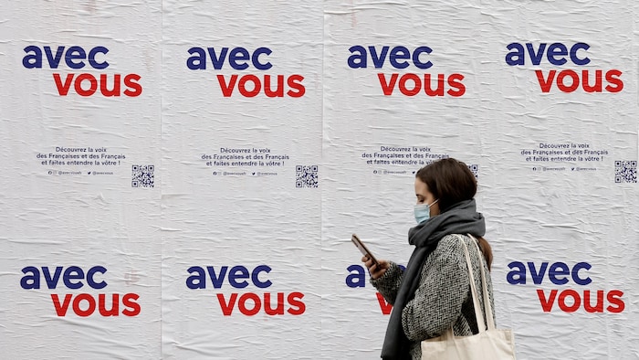 Les deux habits d’Emmanuel Macron | Radio-Canada