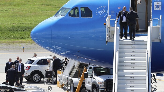 Le pape quitte Québec après avoir semé l’espoir | Radio-Canada