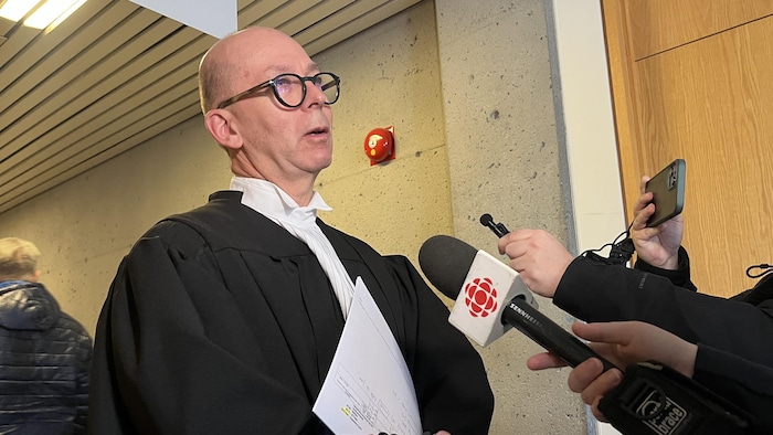 Accusé d’agression sexuelle, l’ancien professeur de l’UQAC Ramzi ...