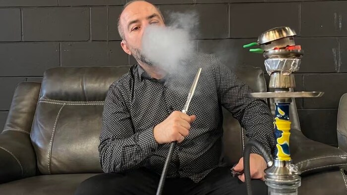 Menacés de fermeture, des bars à chicha clandestins d’Ottawa demandent ...