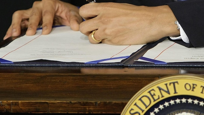 « Un "autopen" comme président » : Trump attaque la validité des ...