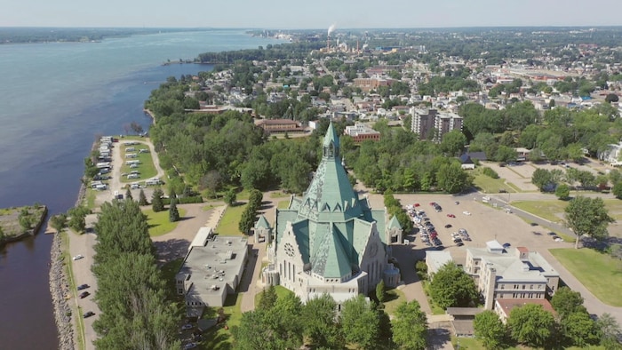 Finis les véhicules récréatifs sur le bord du fleuve au sanctuaire de ...