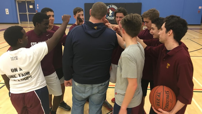 Mission accomplie pour l’équipe de basketball de l’école secondaire ...