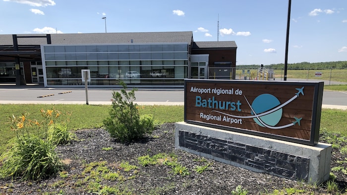 En grande difficulté financière, l’aéroport de Bathurst reçoit 420 000 ...