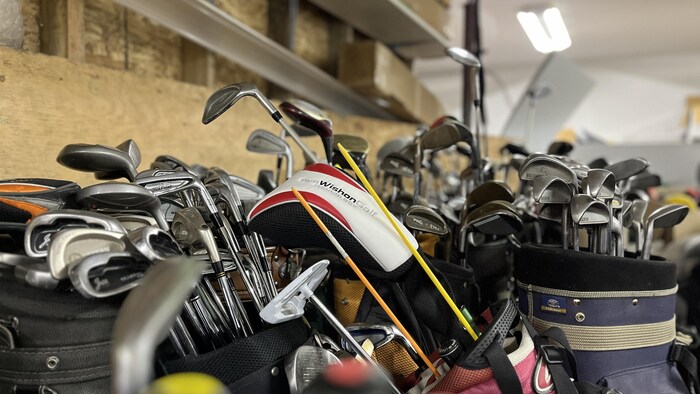 Originaire de Sainte-Anne, Jacques Lavack fabrique des bâtons de golf ...