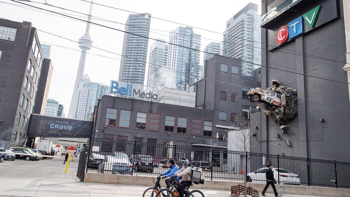 Bell Média abolit 43 postes de plus | Radio-Canada