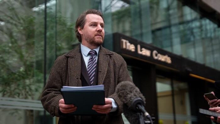 Un conseiller de l’opposition poursuit le maire de Vancouver pour ...