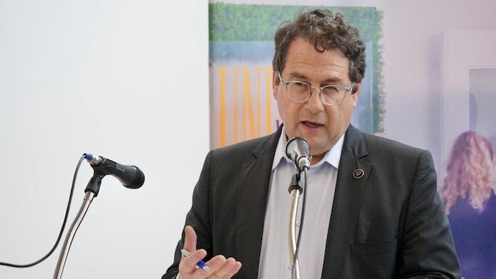 Bernard Drainville à Gatineau pour l’inauguration de l’École secondaire ...