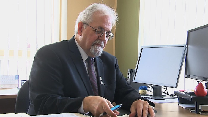 Bernard Thompson se vide le cœur après sa démission | Radio-Canada