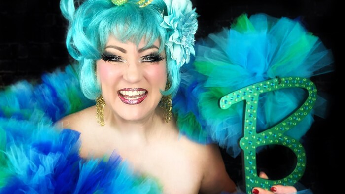 Le burlesque : une scène effervescente en Colombie-Britannique | Radio ...