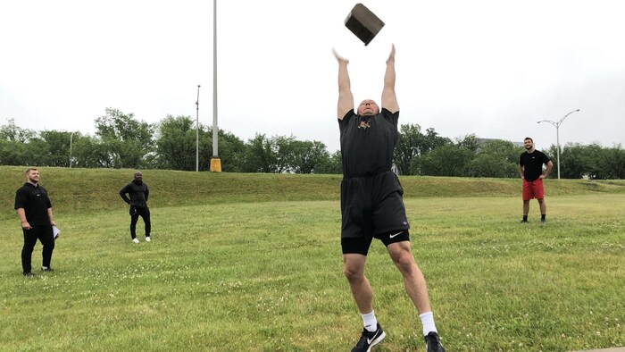 Les joueurs de la LCF prêts à retrouver le football, un coup d'épaule à ...