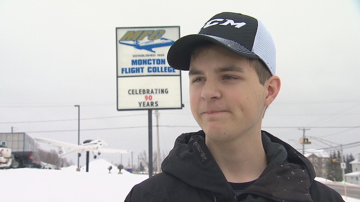 Le Moncton Flight College cloue au sol ses avions Piper Seminole ...