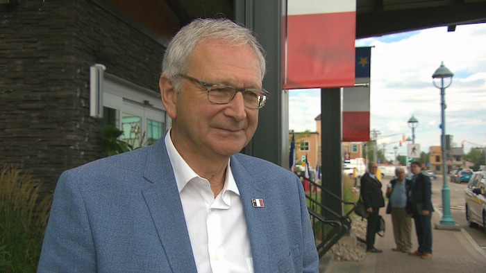 Serge Brideau explique son doigt d’honneur durant le spectacle du 15 ...