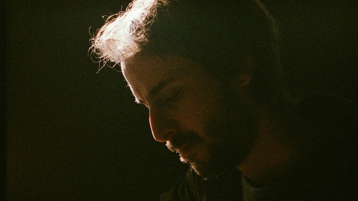 Bobby Bazini lance Pearl, premier extrait de son prochain album | Radio ...