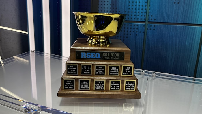 Le Bol d’or à Jonquière après la victoire des Gaillards | Radio-Canada